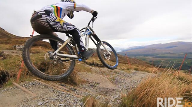 Danny Hart logra su primera victoria como Campeón del Mundo