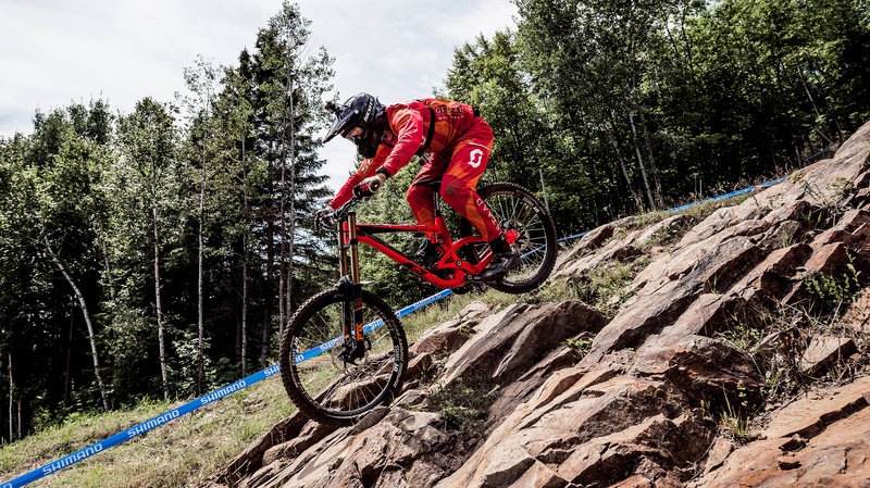 Claudio Caluori presentando el circuito de DH de Mont Sainte Anne