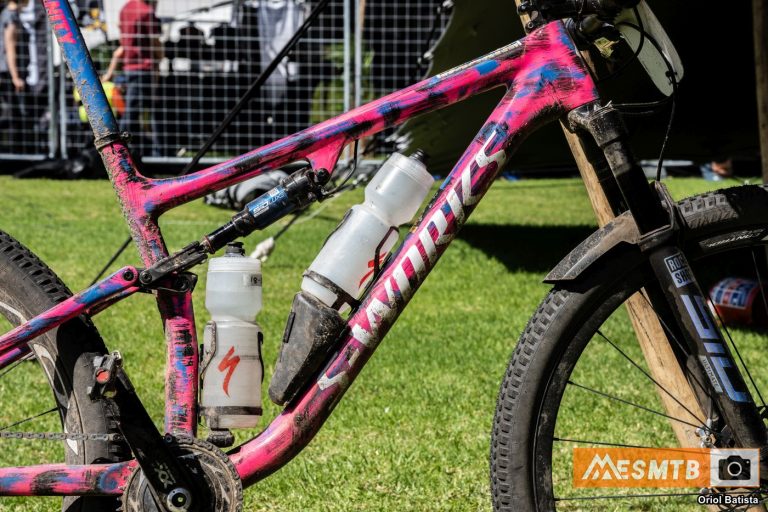 S-Works Epic EVO de Adrien Boichis con el espectacular look Trinity Racing