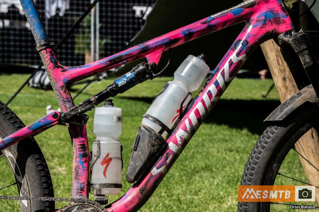 S-Works Epic EVO de Adrien Boichis con el espectacular look Trinity Racing