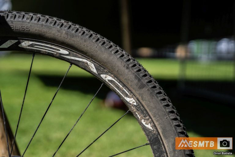 S-Works Epic EVO de Adrien Boichis con el espectacular look Trinity Racing