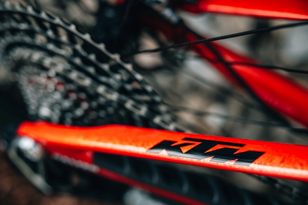 Las nuevas (y espectaculares) KTM Scarp personalizadas para su equipo ...