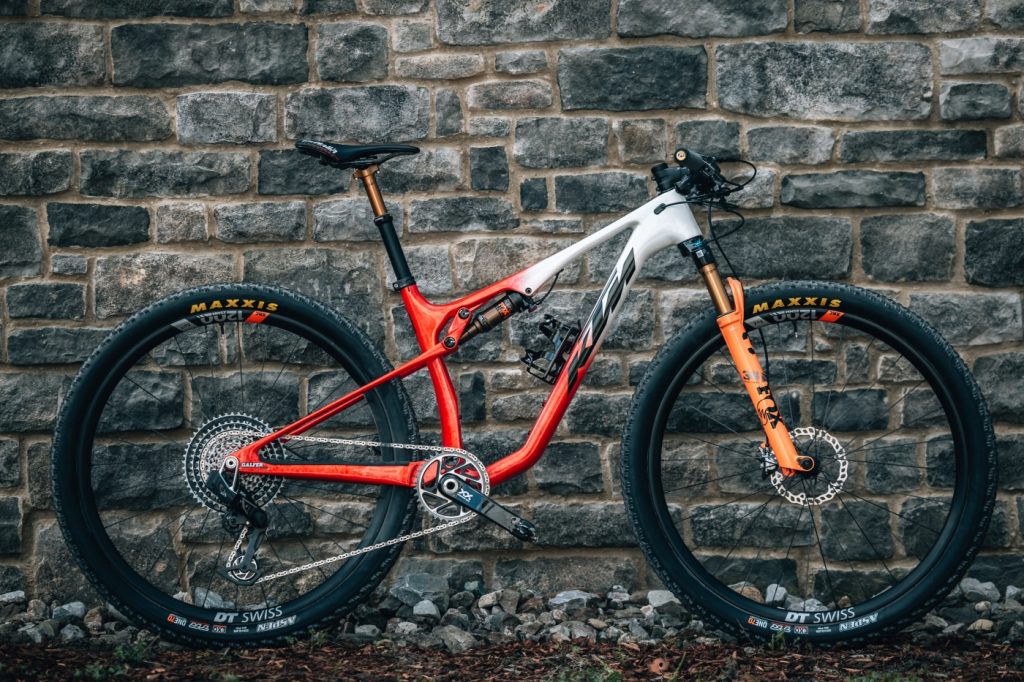 Las nuevas (y espectaculares) KTM Scarp personalizadas para su equipo ...