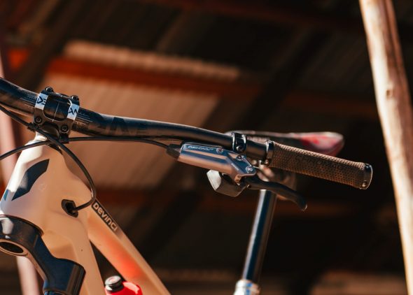 Guía frenos SRAM Stealth: versiones Ultimate, Silver y la nueva Bronze ...