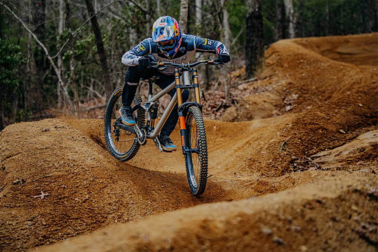 Aaron Gwin se une a Frameworks Racing para 2026 y vuelve a centrarse ...